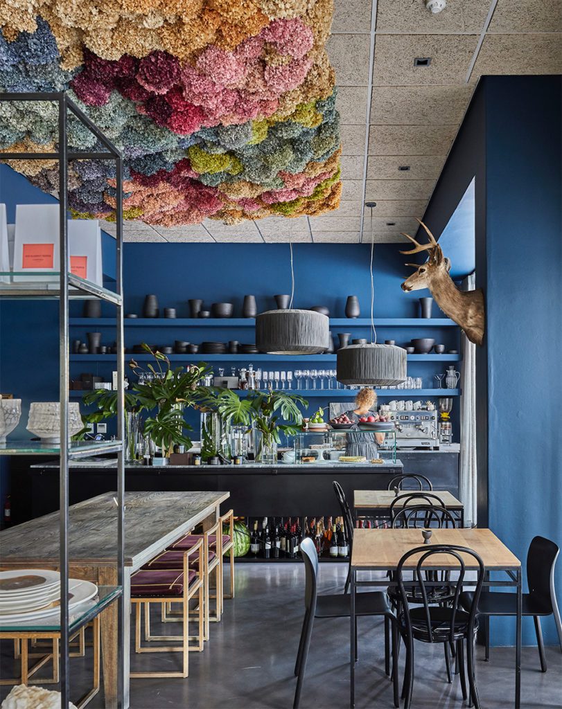Hemelhuijs restaurant with a ceiling floral installation by Lush ...